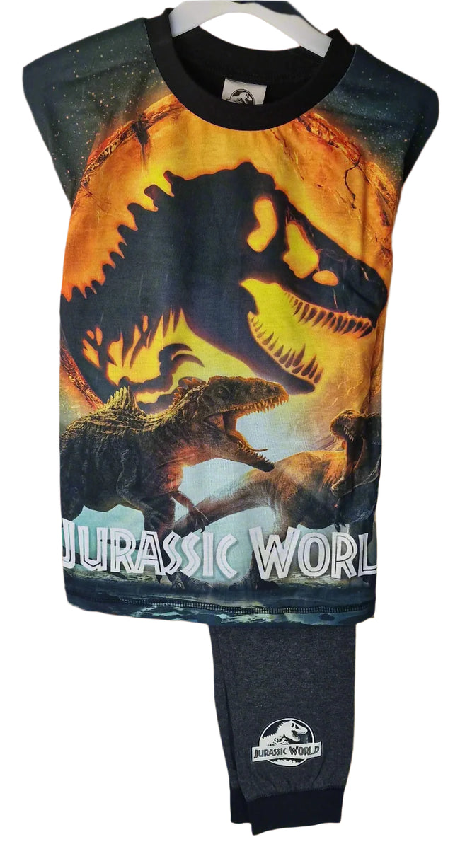 P641 JURASSIC WORLD – Grants Retail Ltd